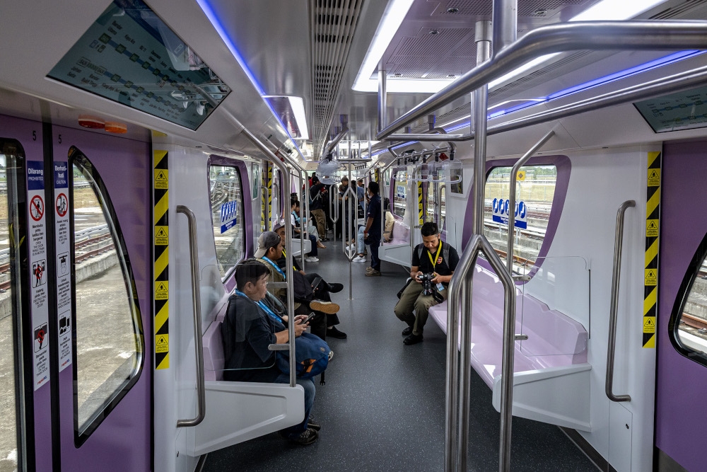 Long wait over: LRT3 finally rolls into Shah Alam, bringing relief for ...