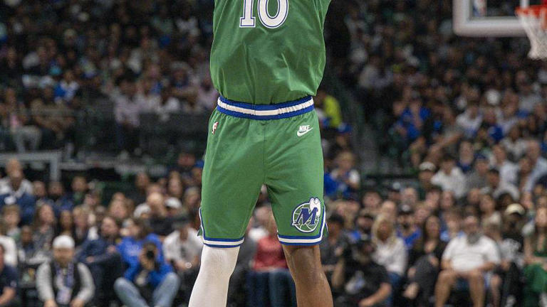 Mavericks player coming off career year draws interest from Warriors ...