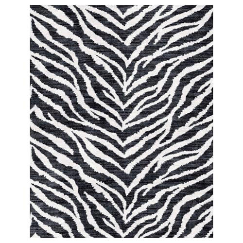 Blondie's Debbie Harry proves animal print is the chicest way to jolt ...