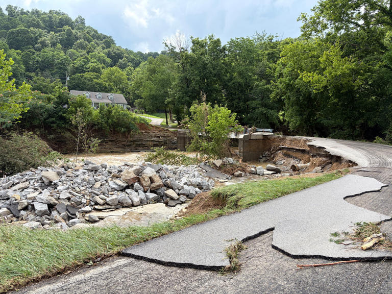 ‘That much water in that little time’: Kentucky family trapped in home ...