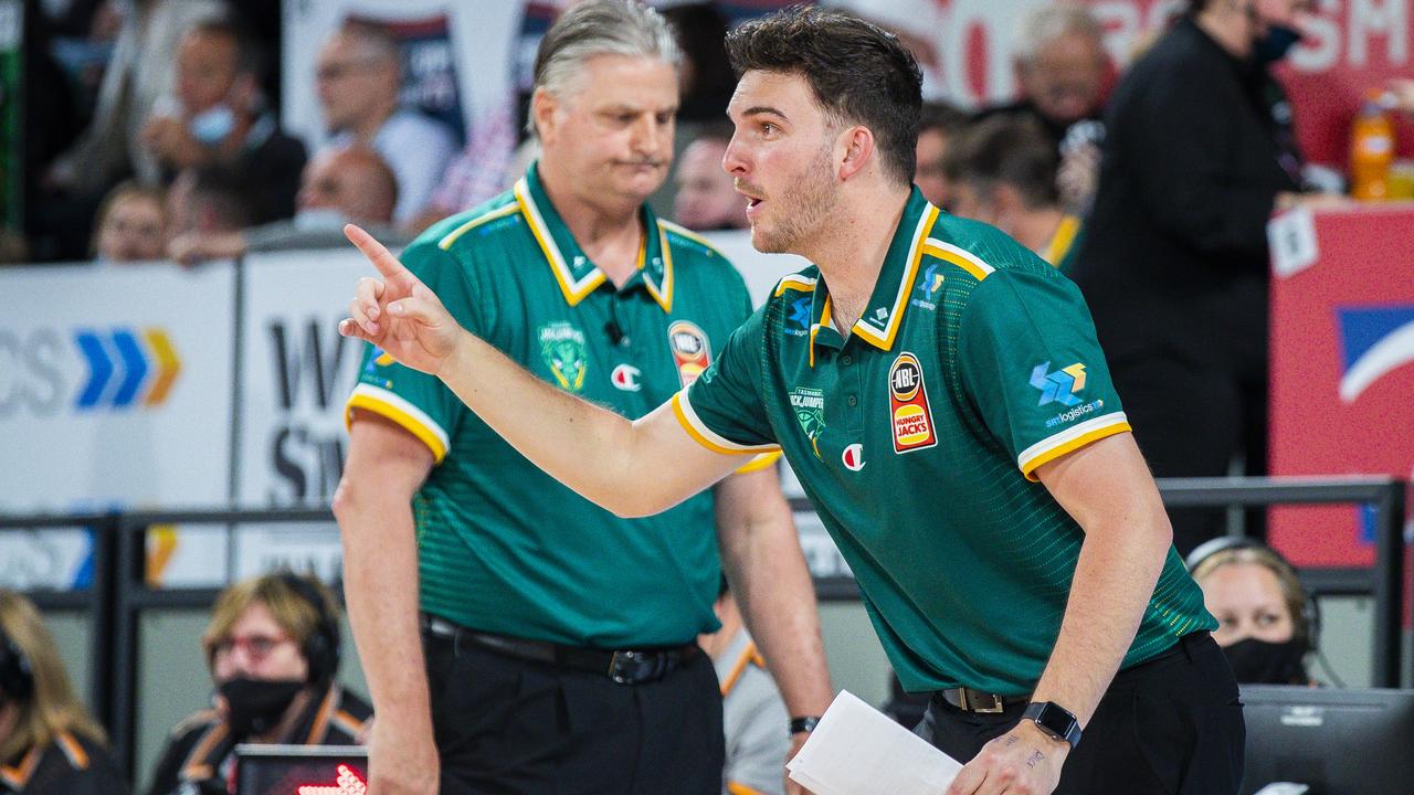NBL's Melbourne United unveil new coach