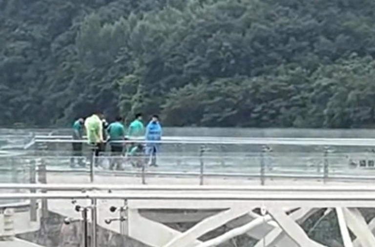 China teenager cracks panel on tourist site’s glass bridge; public ...