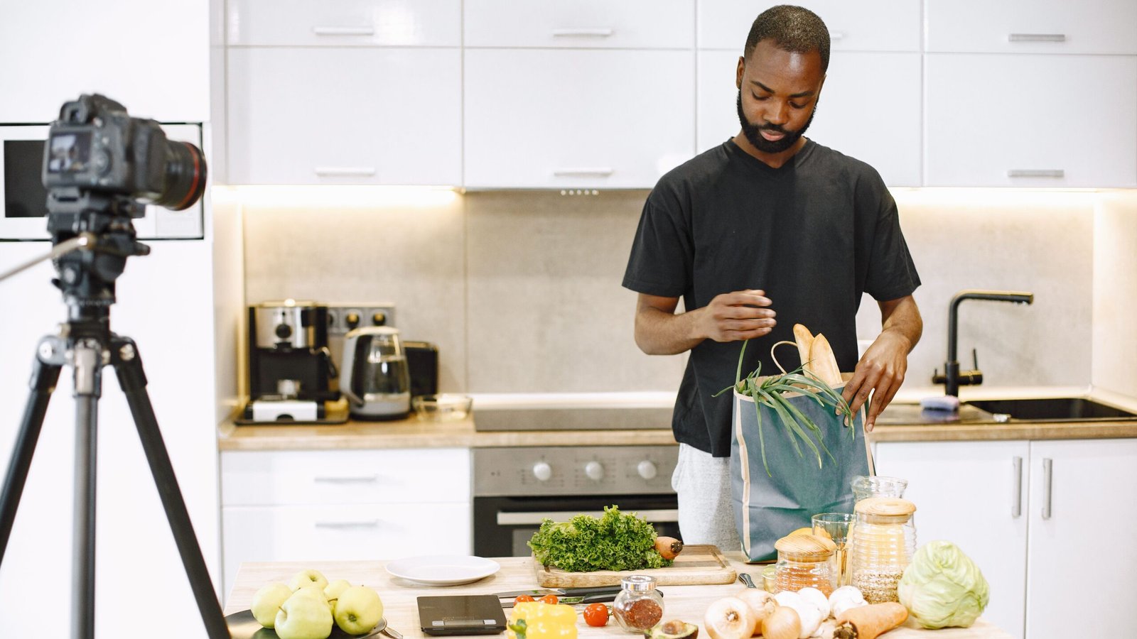 What male models eat to stay lean year-round