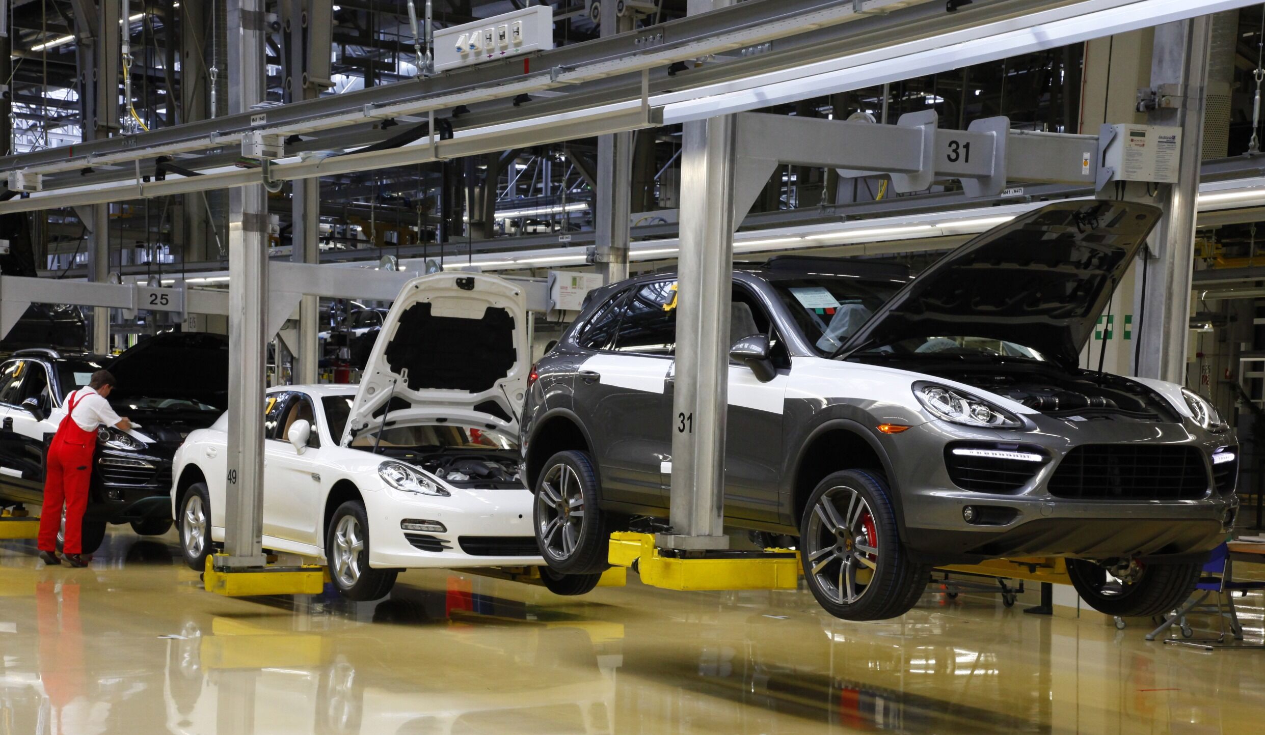 Porsche plans to shift Cayenne production to Leipzig, FAZ says