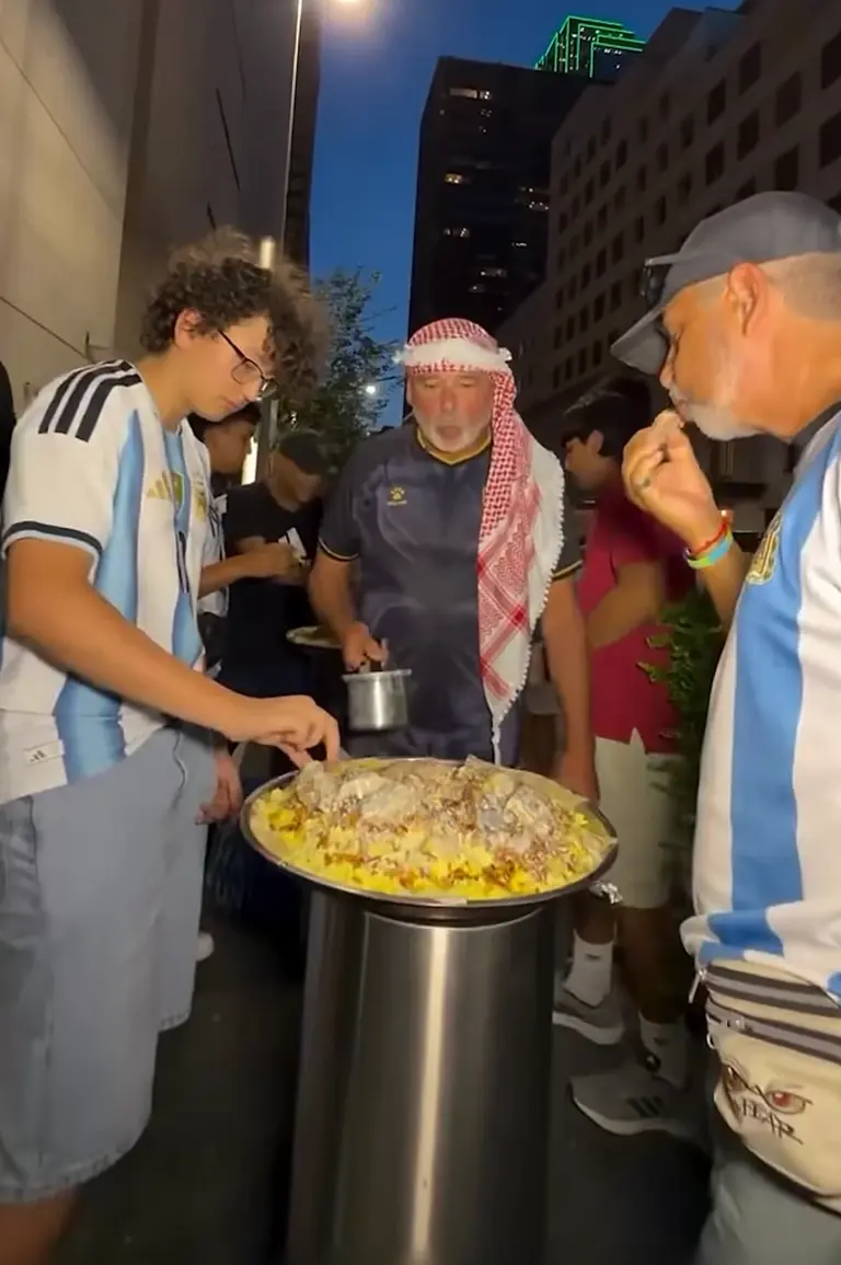 Jordan fans serve 'mansaf' to Argentina supporters in heartwarming ...