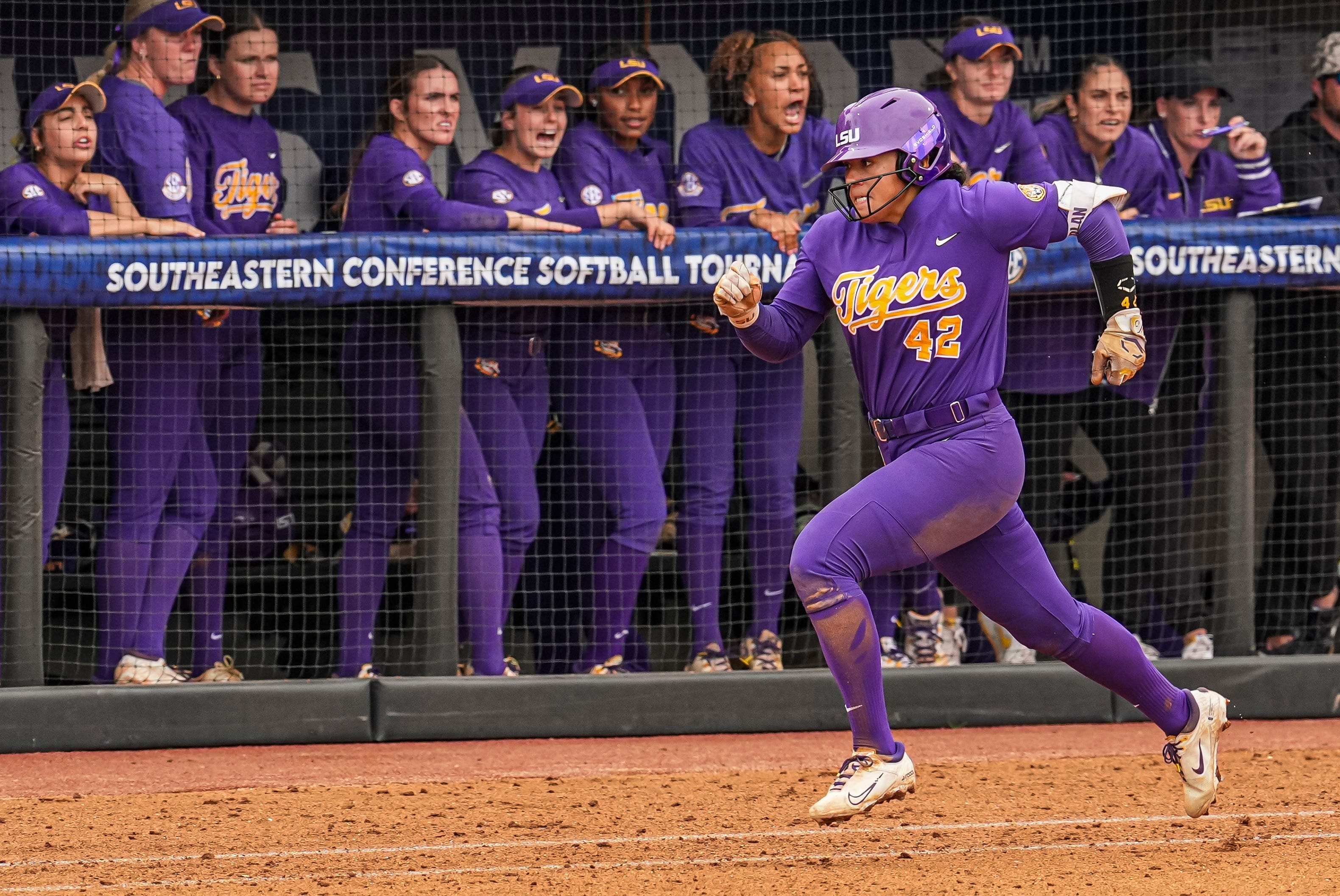 Florida softball lands LSU transfer, former All-American