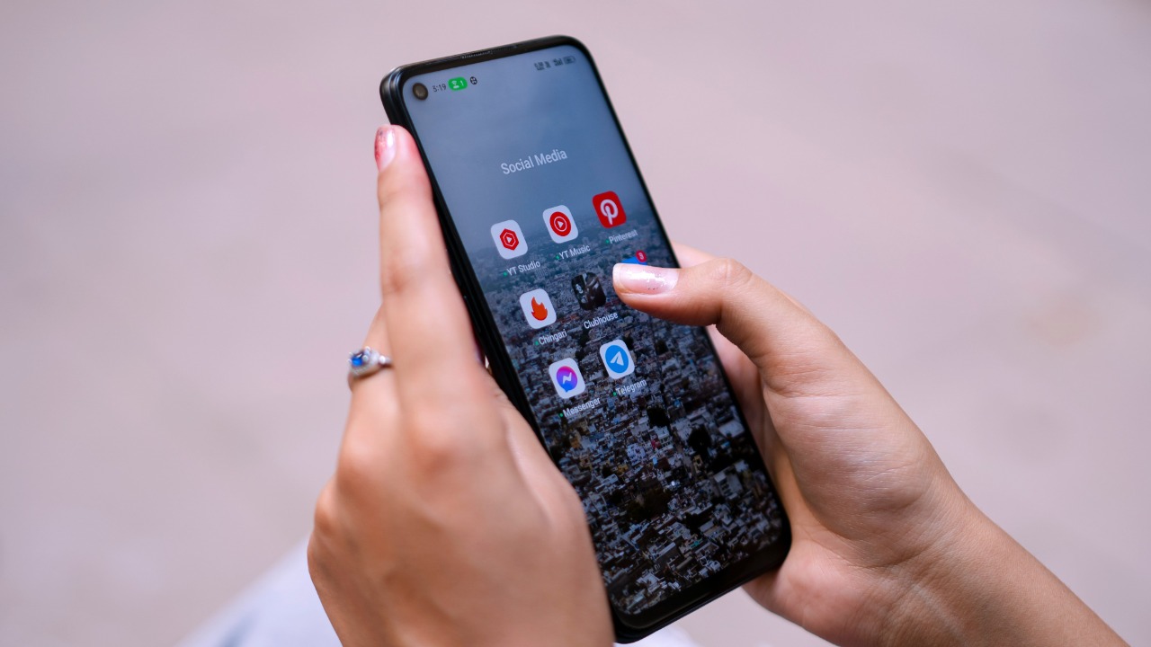 Android will now warn you when an app secretly forwards your texts or ...
