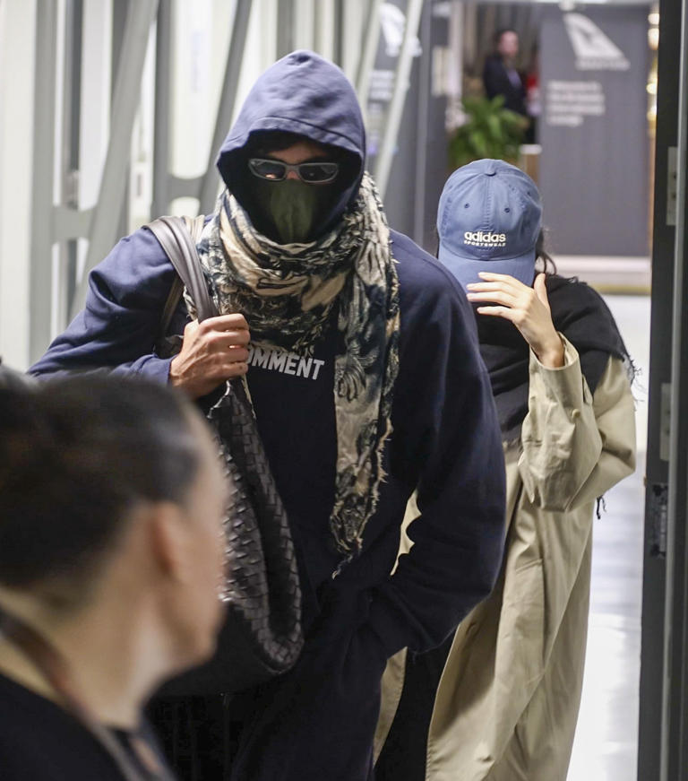 Kendall Jenner and Jacob Elordi fly under the radar at airport after ...
