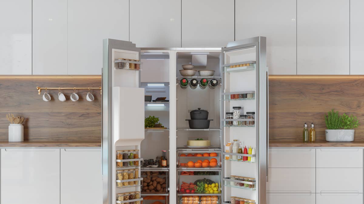 DIYer upgrades her fridge with wallpaper and gold hardware, and it ...