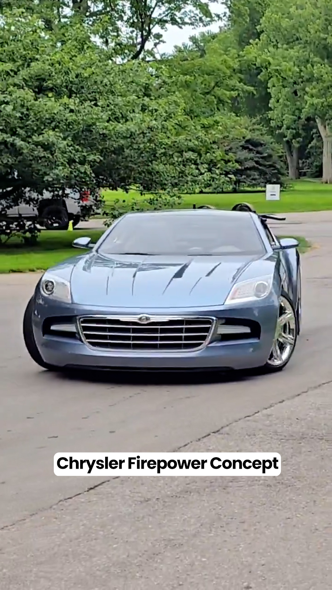 Chrysler Firepower concept - insane engine sound drive by!