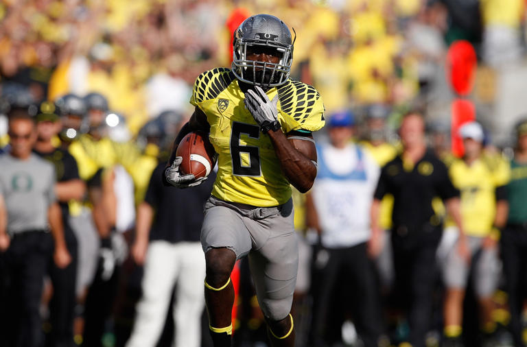 De'Anthony Thomas returns to Autzen during Savannah Bananas game
