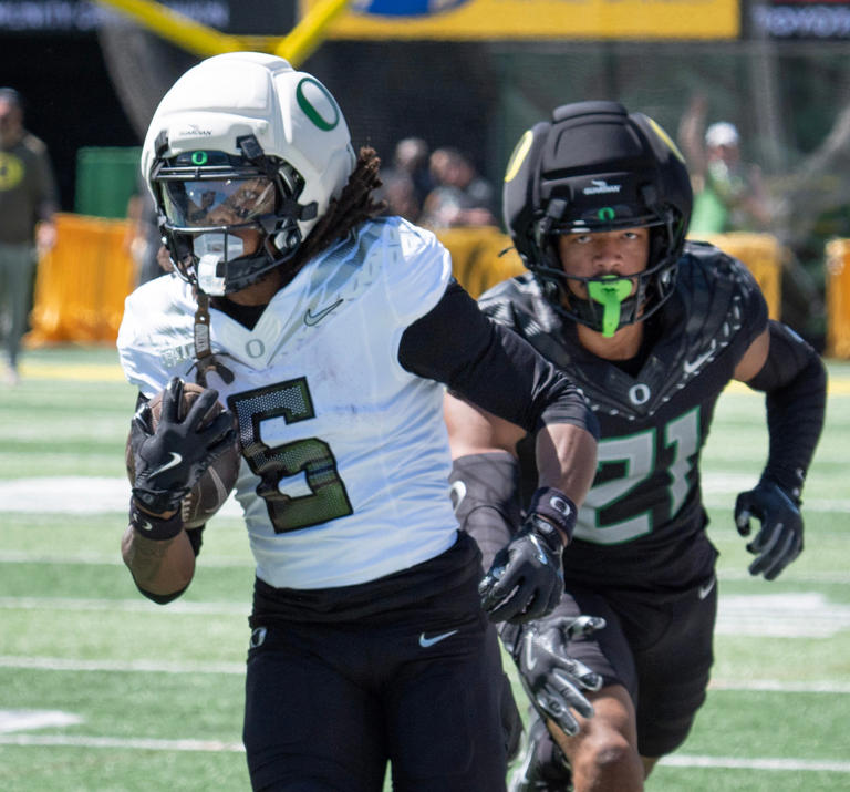 Oregon Ducks' running back room will be a load for USC to handle