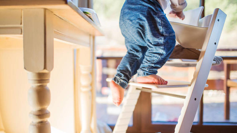 Mom paints her baby's $349 Stokke highchair with whimsical pattern—and ...