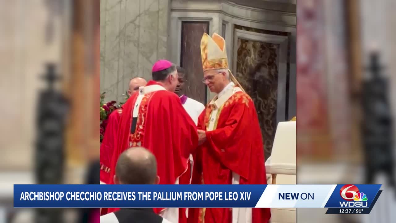 Archbishop of New Orleans receives the pallium from Pope Leo XIV