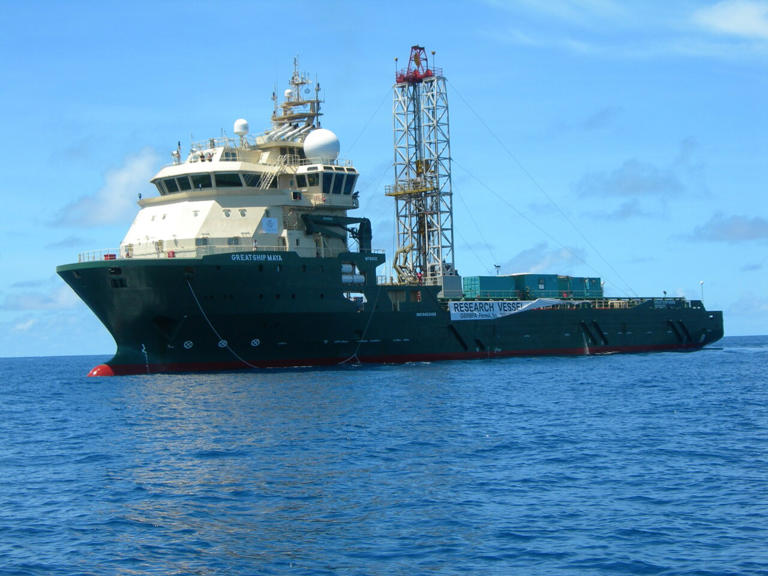 Great Barrier Reef drilling reveals repeated collapse, regrowth and ...