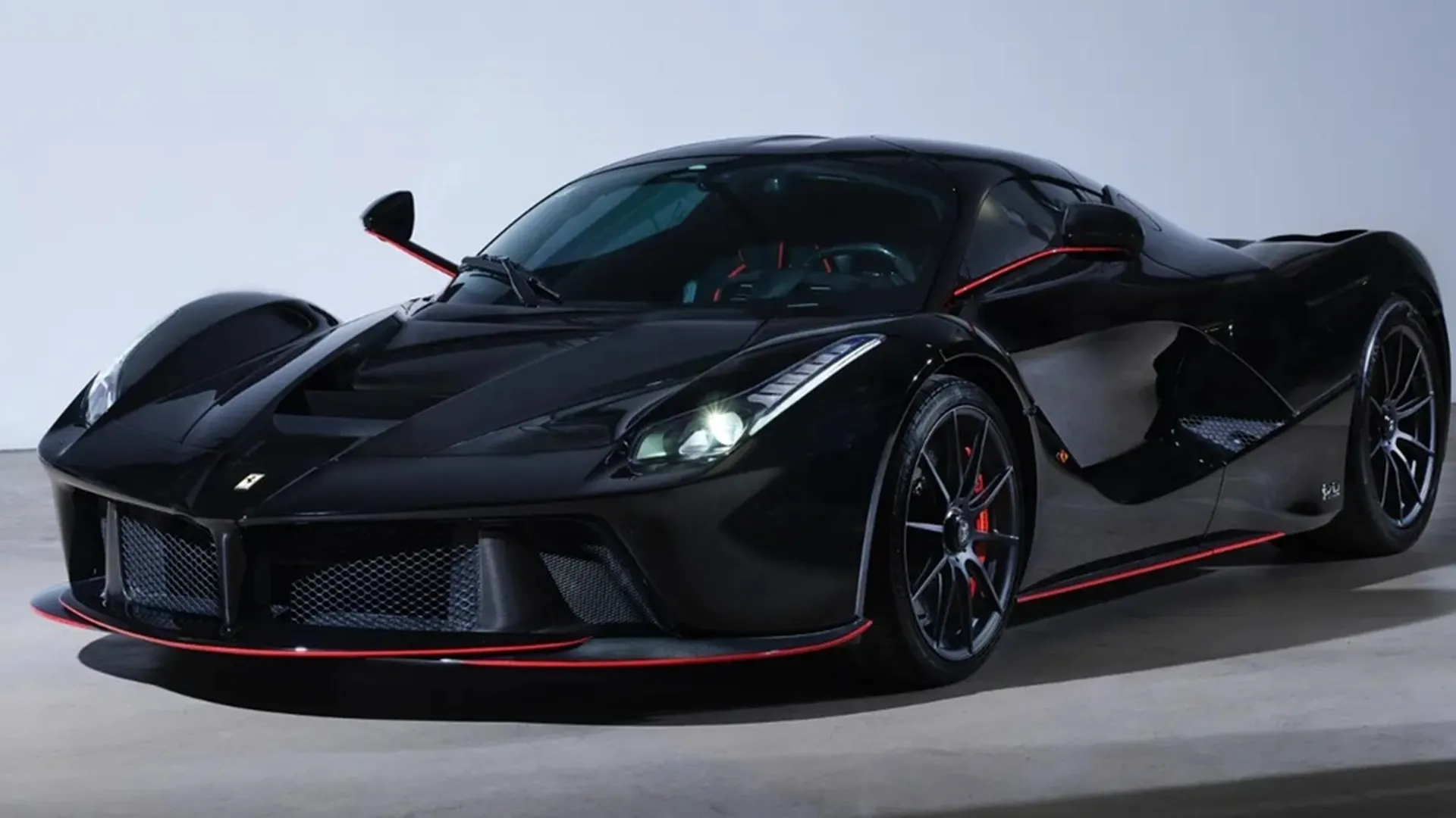 Deze Ferrari behoorde ooit toe aan ex-F1-coureur Felipe Massa en nu ...