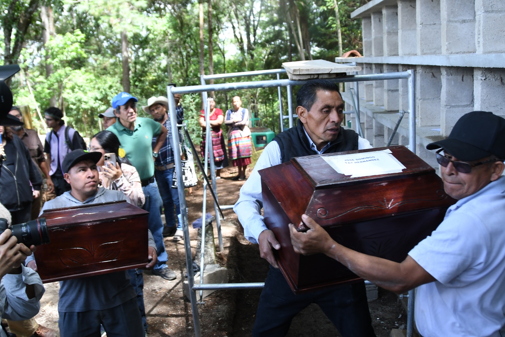 Inhuman los cuerpos de 68 indígenas masacrados durante la guerra civil ...