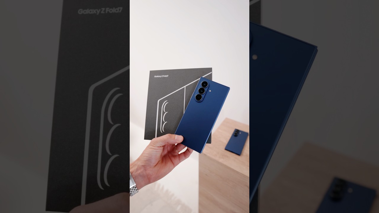 Samsung Galaxy Fold 7 unboxing in Blue Shadow