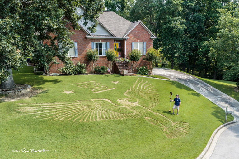 Front yard masterpiece: Trussville man celebrates America’s 250th ...
