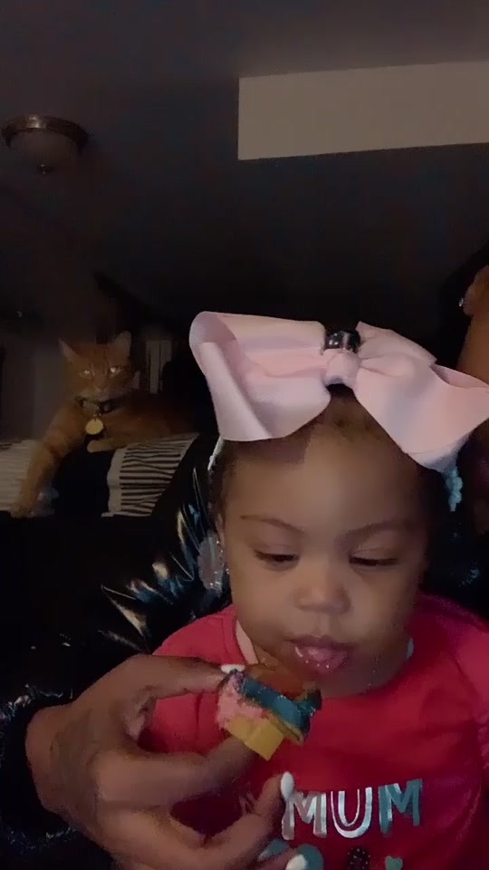 Baby tries cake for the first time and lights up the room