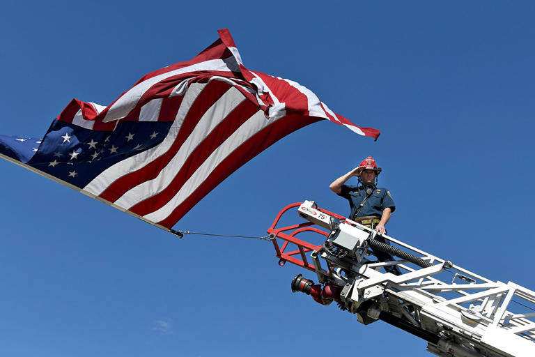 3 firefighters killed in western wildfire were trying to shield ...