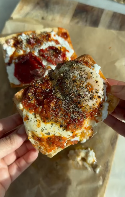 Pizza toast 🍕🔥 quick, cheesy & irresistibly delicious 😋