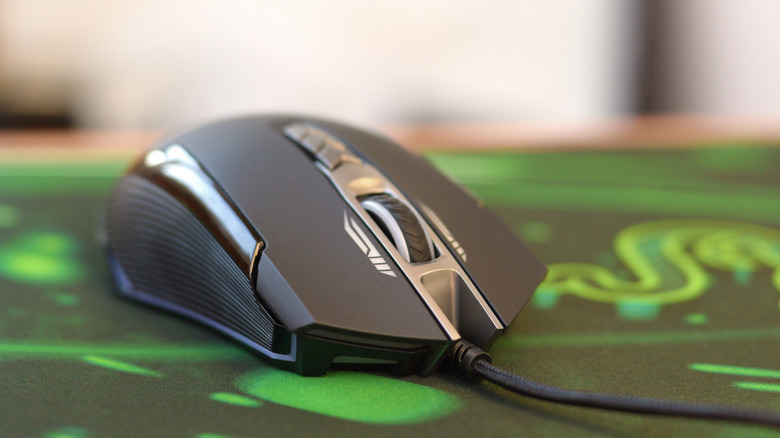 This doctor uses a Razer gaming mouse to help treat his patients - here ...