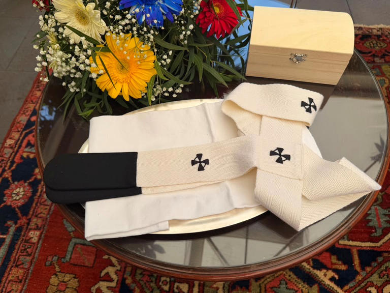 Archbishop of New Orleans receives the pallium from Pope Leo XIV