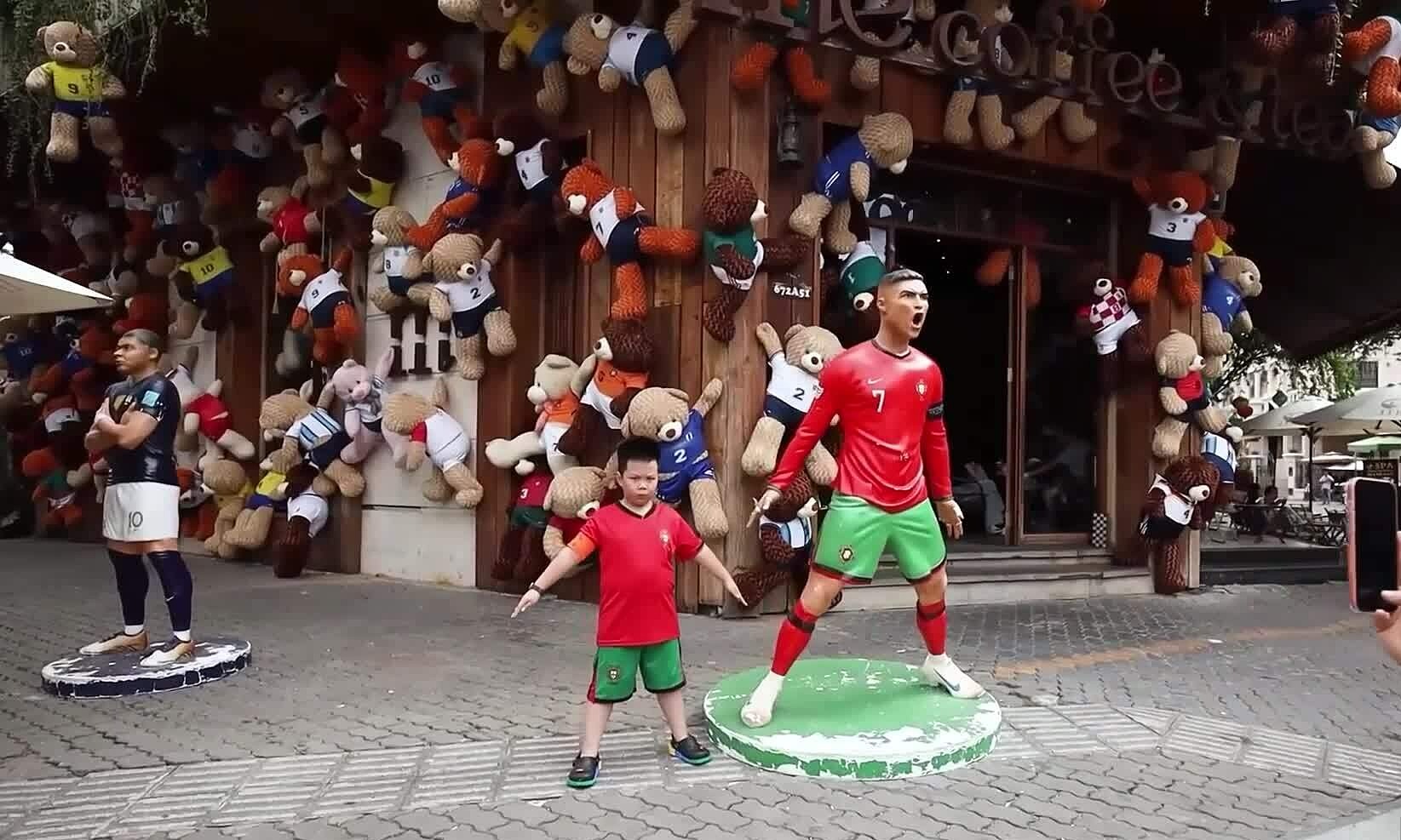 Stuffed with football: HCMC cafe's teddy army draws fans to World Cup ...