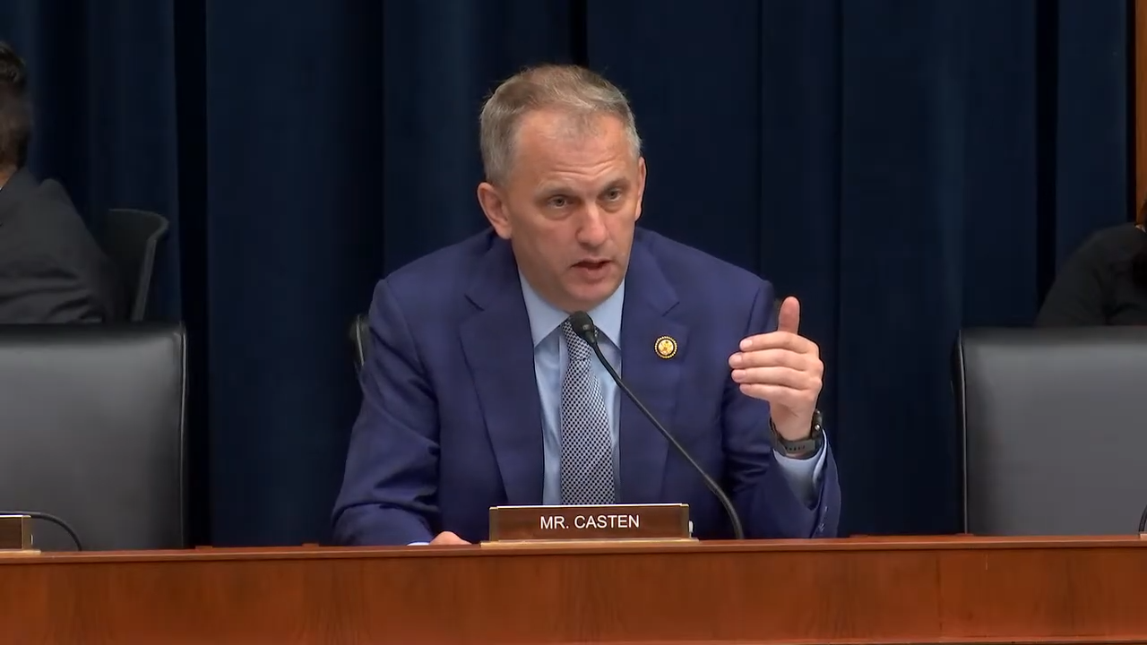 'Do you share my concern?': Rep. Sean Casten takes issue with Robinhood ...