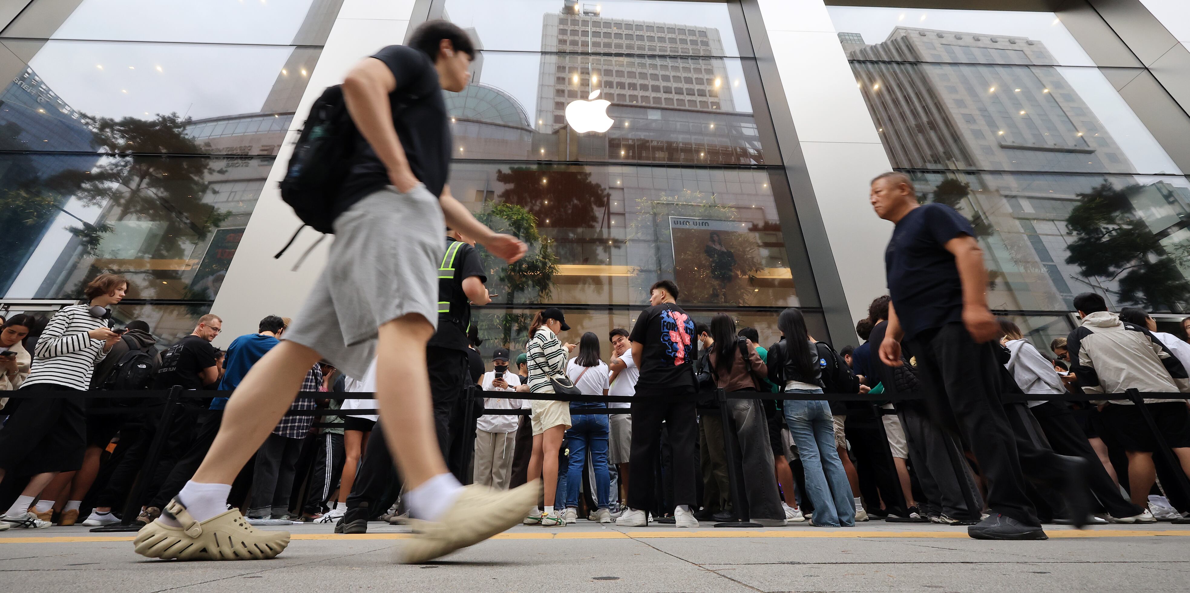 Apple iPhone 18 Pro design, suppliers leaked in Tata hack