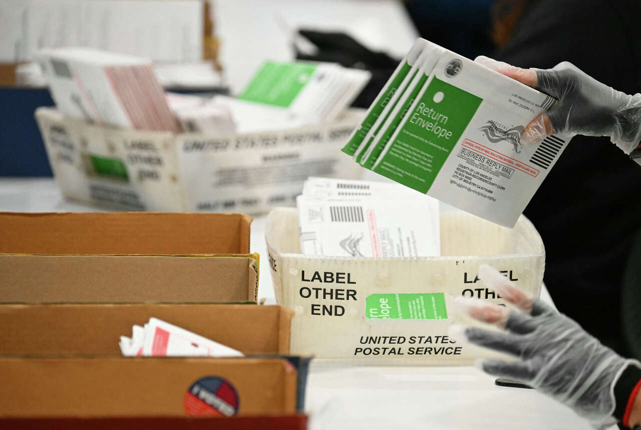 Illinois officials hail Supreme Court ruling on late mail ballots
