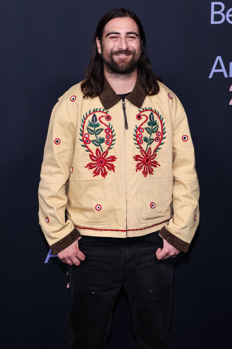 Noah Kahan reacts after fan makes disgusting discovery at his concert