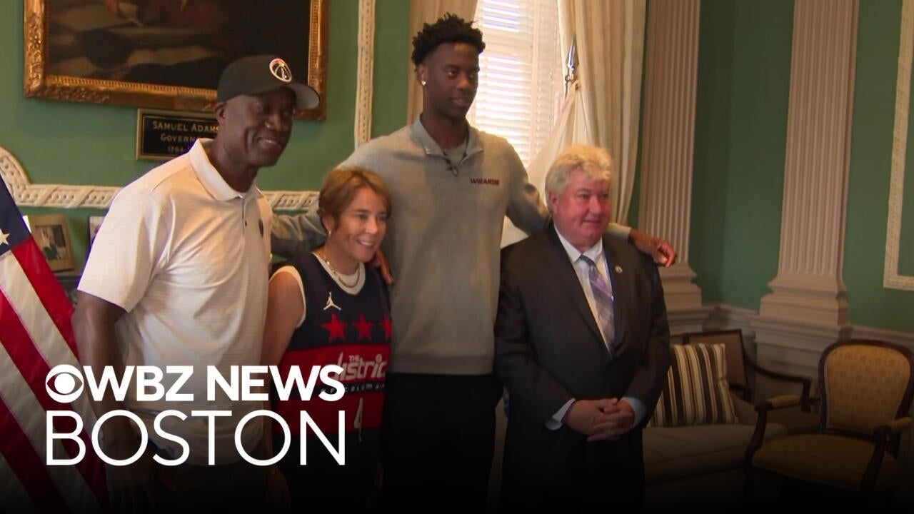 Brockton native and #1 NBA draft pick AJ Dybansta visits Gov. Healey at ...