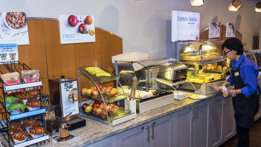 8 hotel breakfast items best avoided