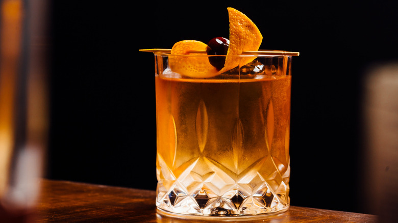We asked a mixologist: Here's exactly how to make a perfect old ...