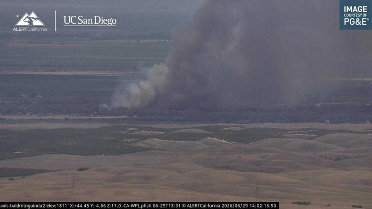 Evacuations reduced, I-5 reopens as grass fire burns in Dunnigan, Yolo Co.