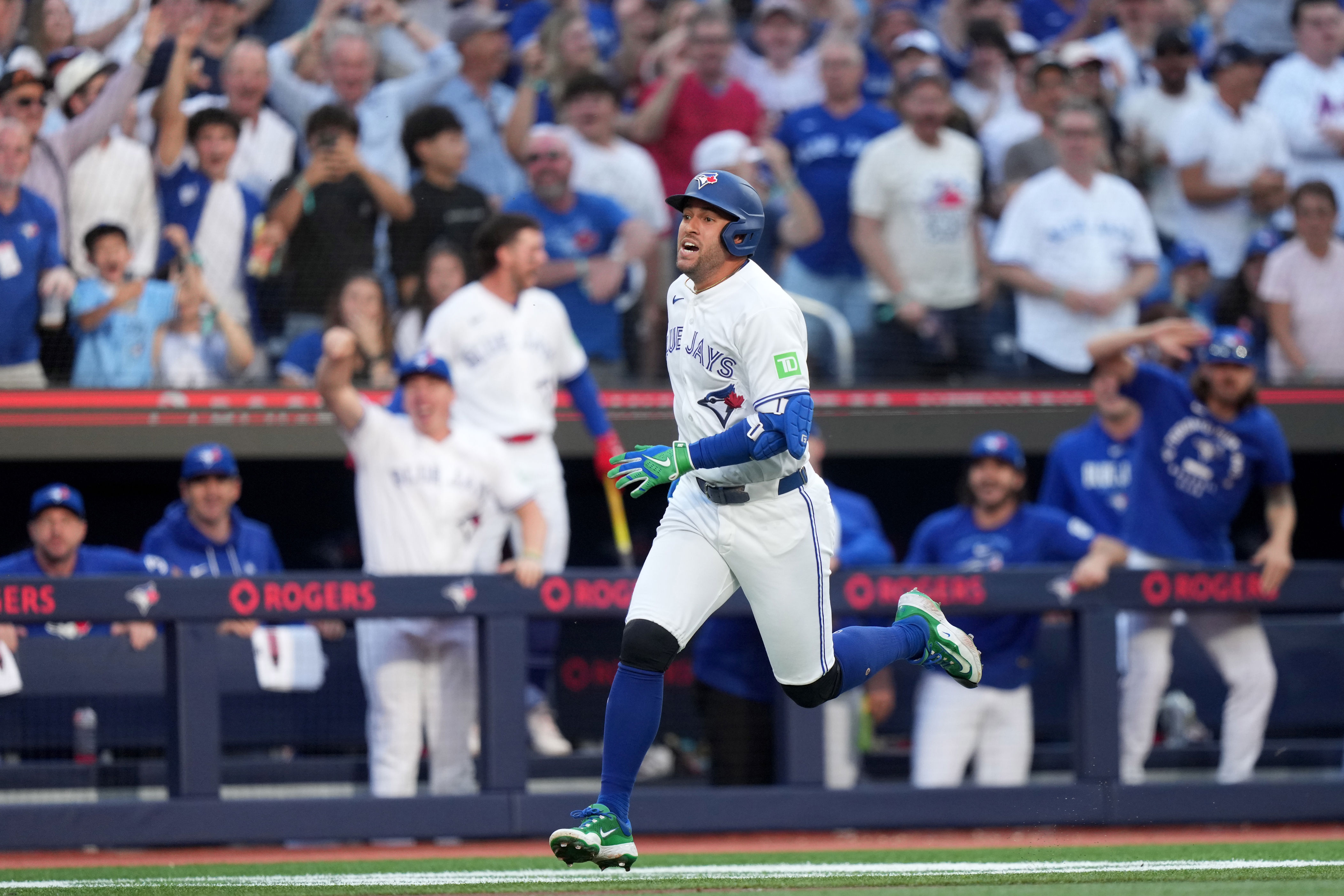 Meet the mess! Mets outfield boots it around as Toronto's Springer ...