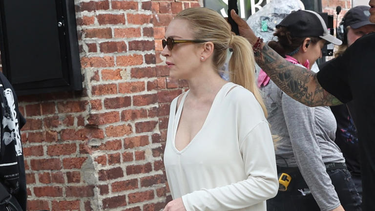 Forget black leggings! Lindsay Lohan wore summer's chicest alternative