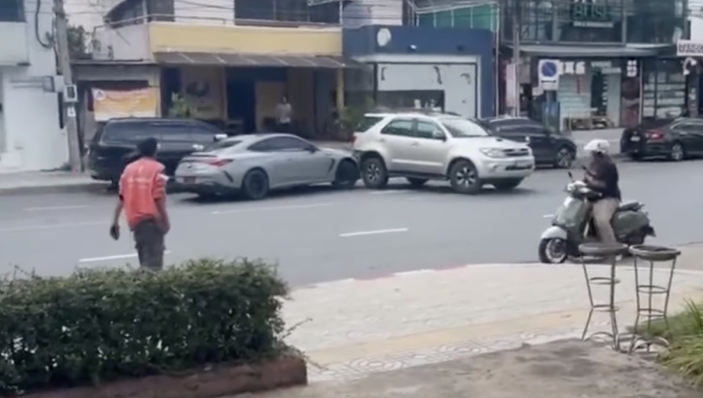 Heartbroken Mercedes driver allegedly rams eight vehicles in Bangkok ...