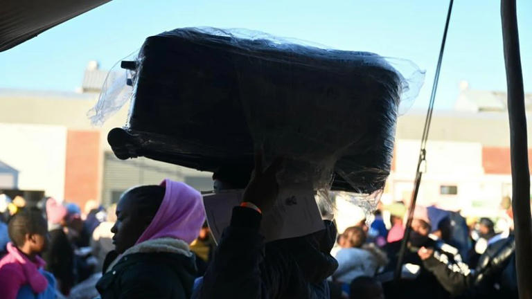 Zimbabweans face re-entry ban following Cape Town repatriation