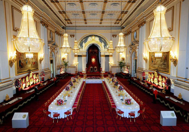 William to turn Buckingham Palace into luxury hotel after Charles ...