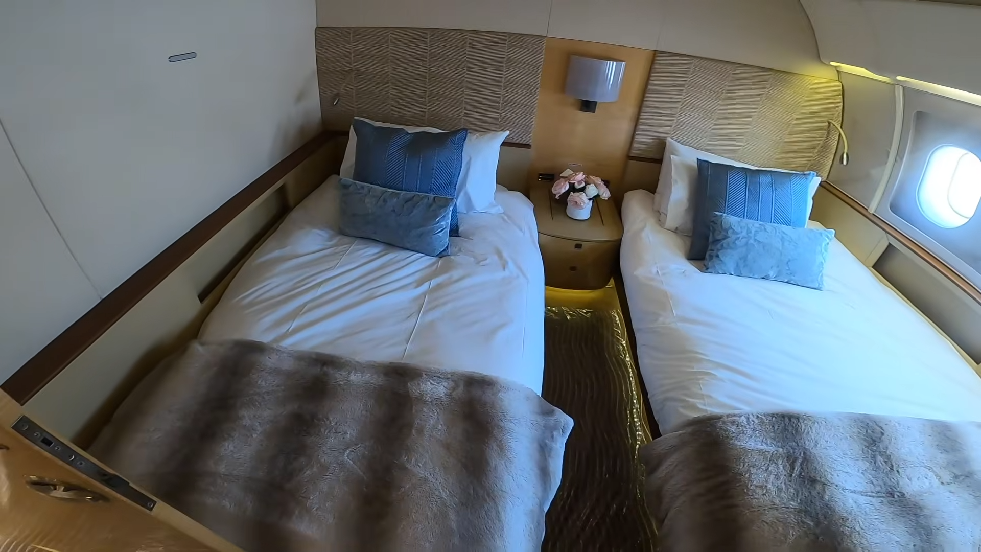 He stepped inside an $80 million private jet - then found a flying ...