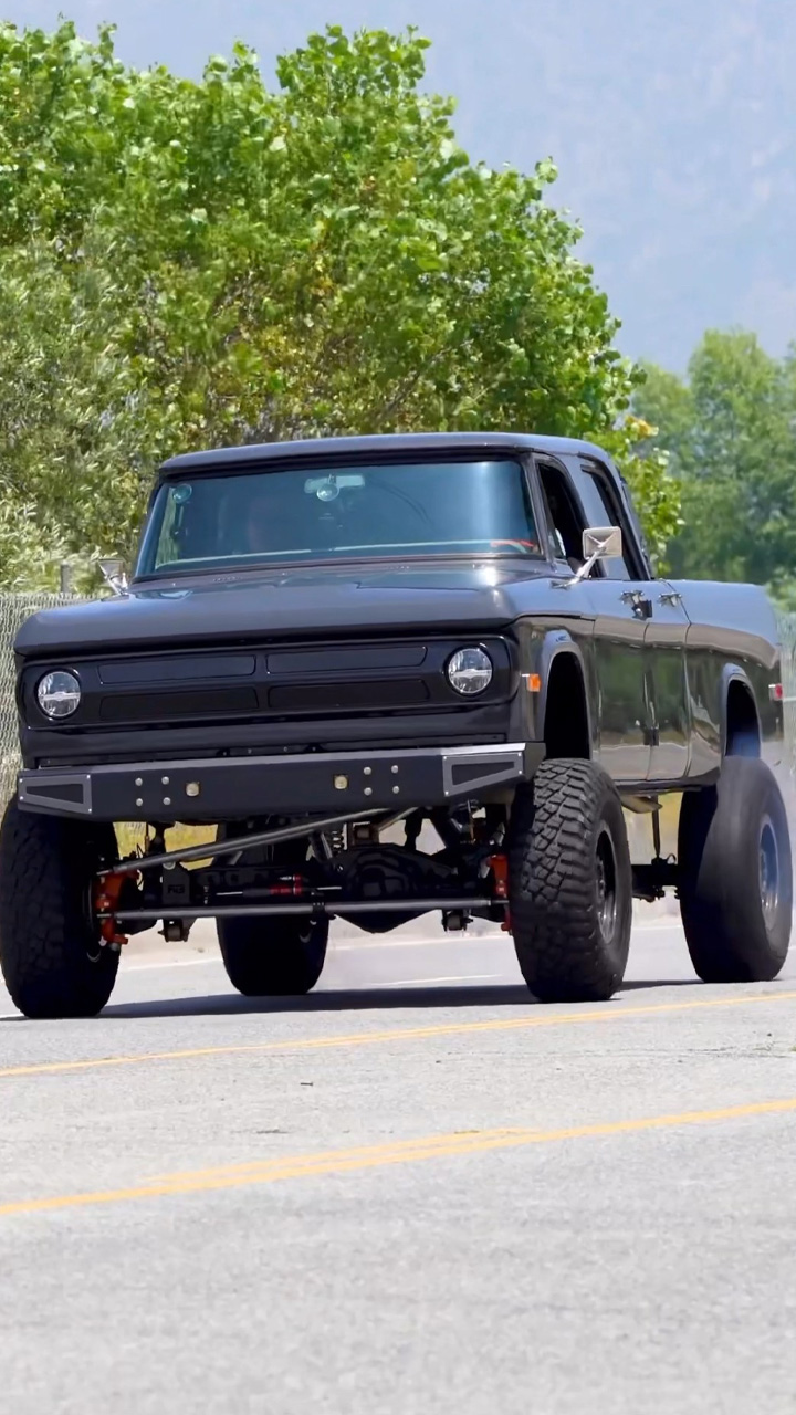 This Insane Hellcat Engine Swapped Monster Truck Delivers An Absolute ...