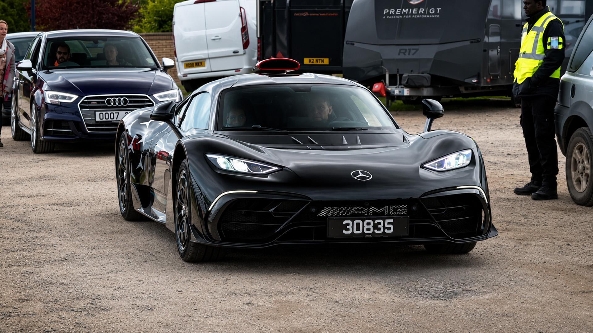 L'arrivée rare de l'AMG One devient le moment fort du salon auto