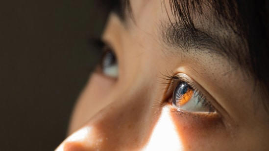 Ophthalmologist shares 5 early signs of cataract that are often ...