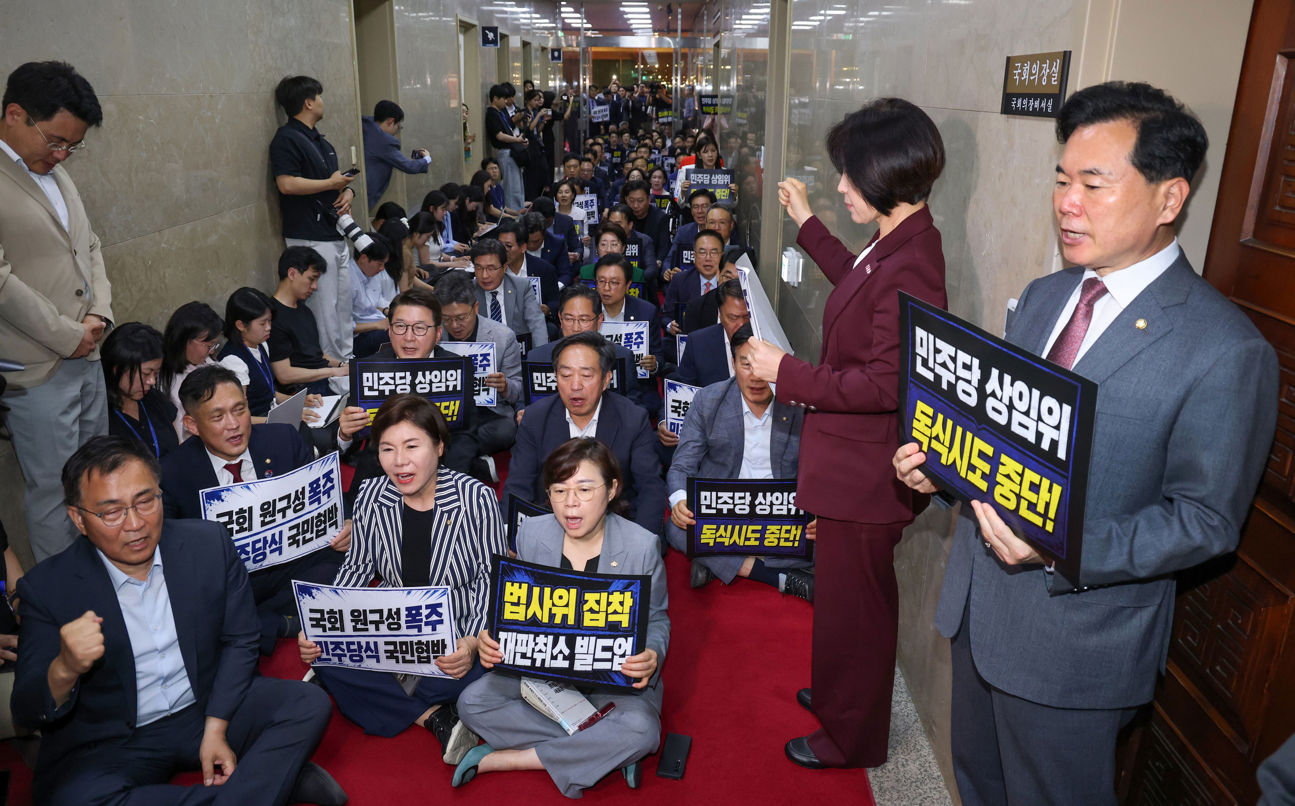 People Power Party lawmakers resign in committee protest