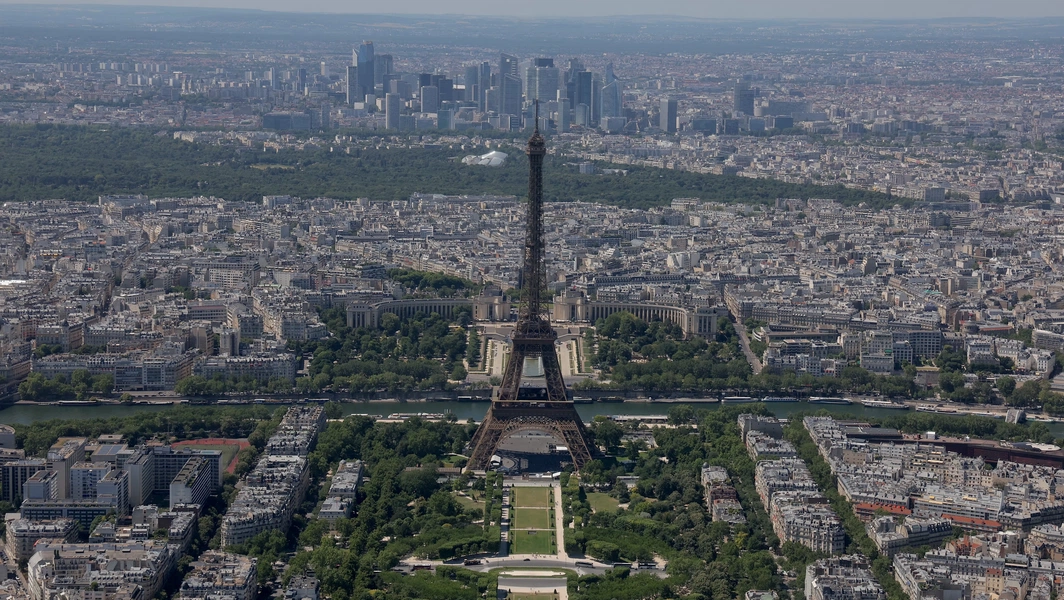 16 iconic attractions around the world