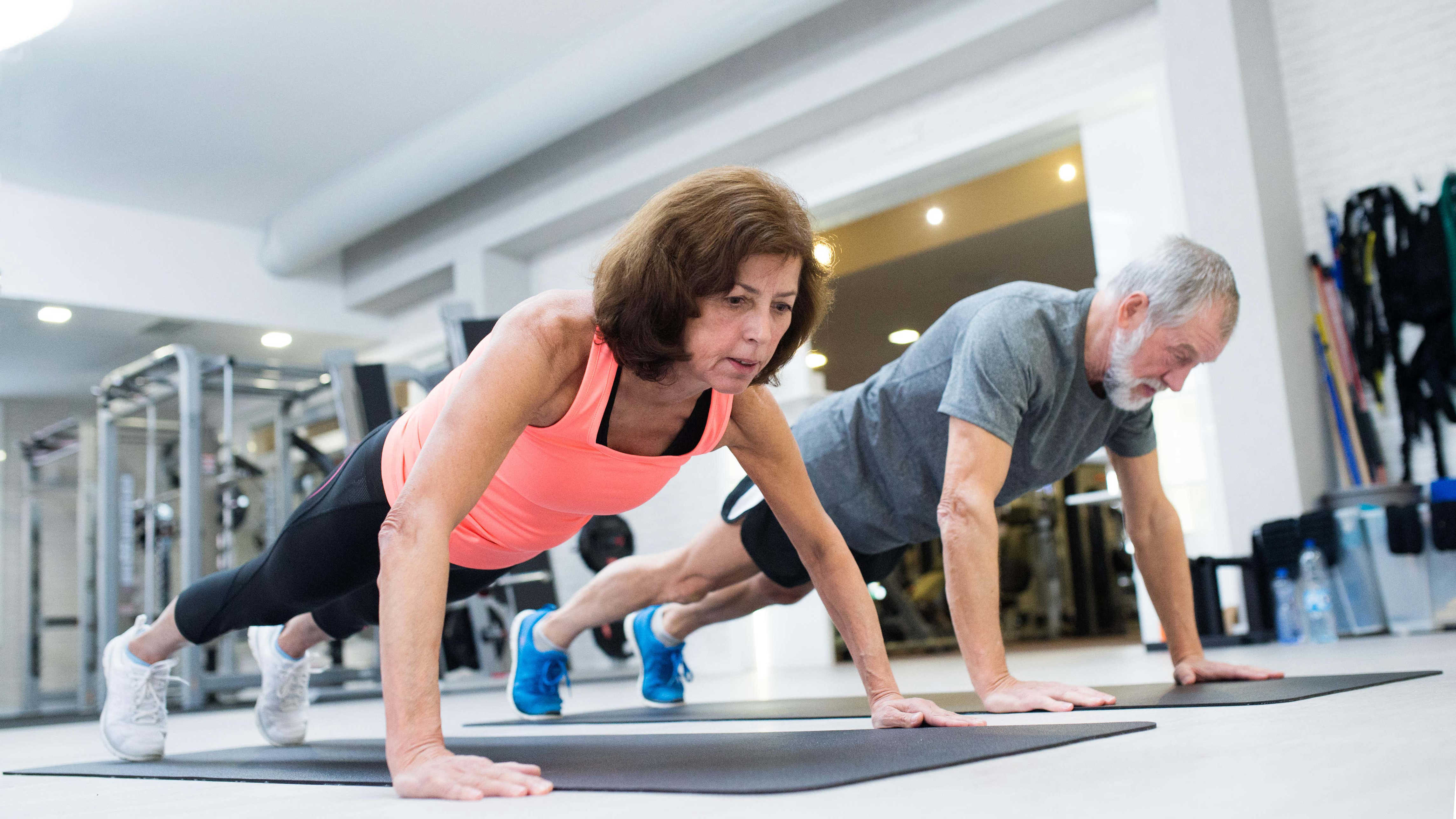 Strong back and chest lowers heart attack risk – 5 beginner exercises ...