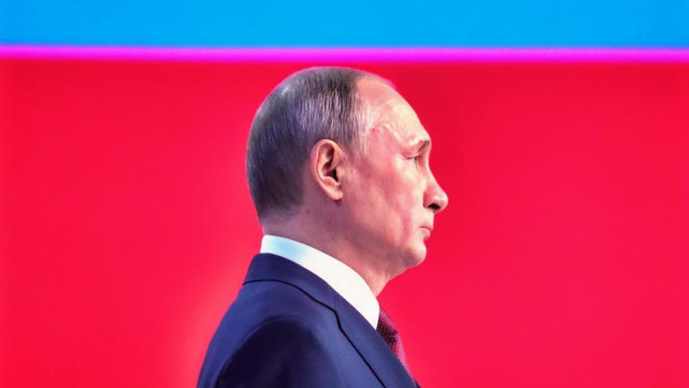Putin thought admitting the fuel crisis would shrink the story: Instead ...